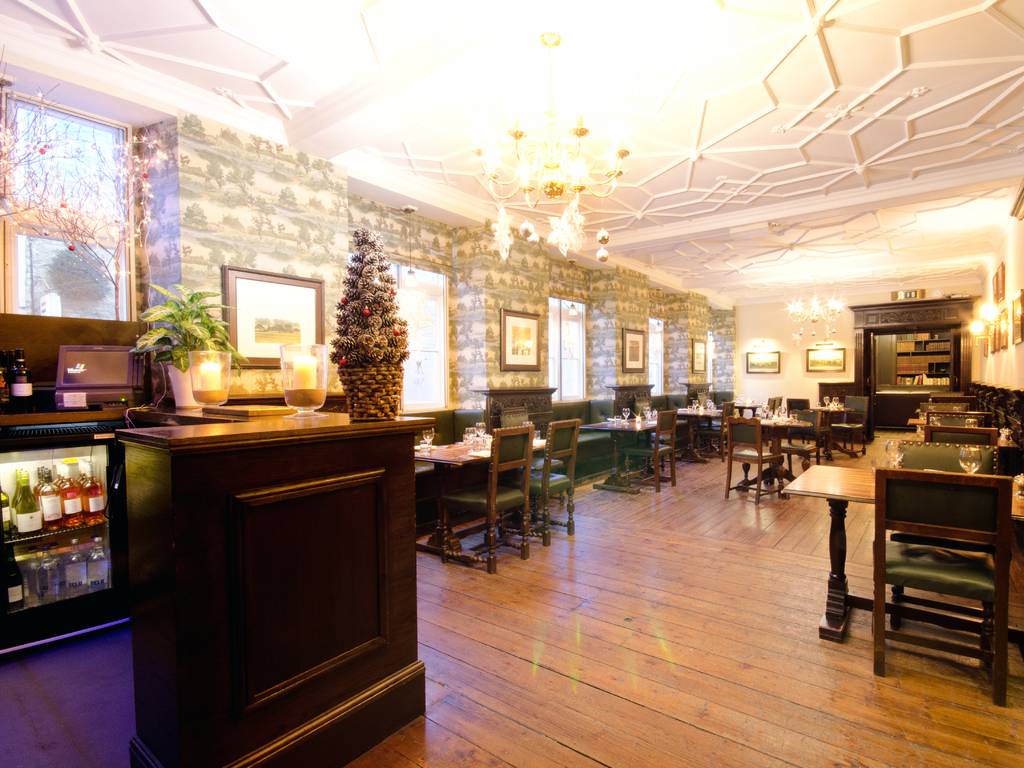 The Snooty Fox Inn in Tetbury, Cotswolds : Lakeland Luxury Hotel Breaks